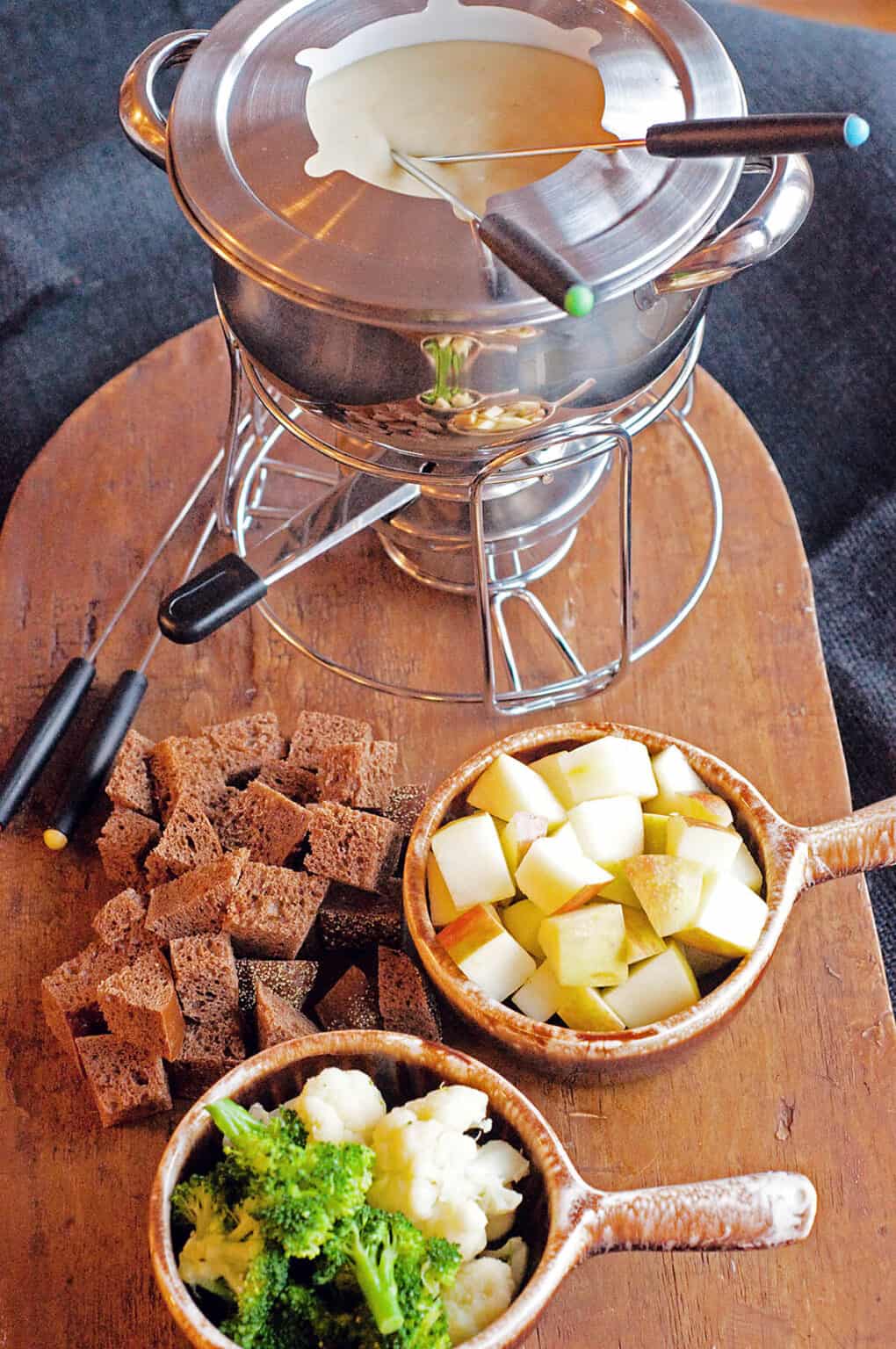 Classic Cheese Fondue Recipe - Lana's Cooking