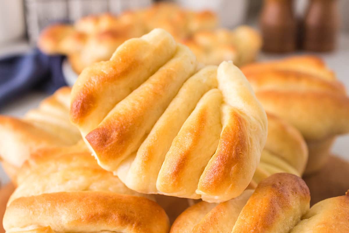 Homemade Pull-Apart Rolls Recipe - Lana's Cooking